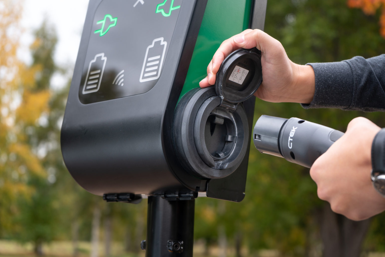 CTEK’s EV charger wins UK E-Mobility Award - Professional Electrician