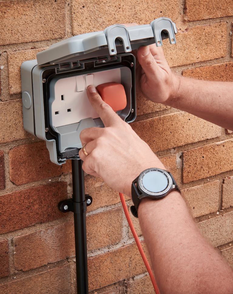 How to install MK Electric's Masterseal Plus Rapid Fix Switchsocket in ...