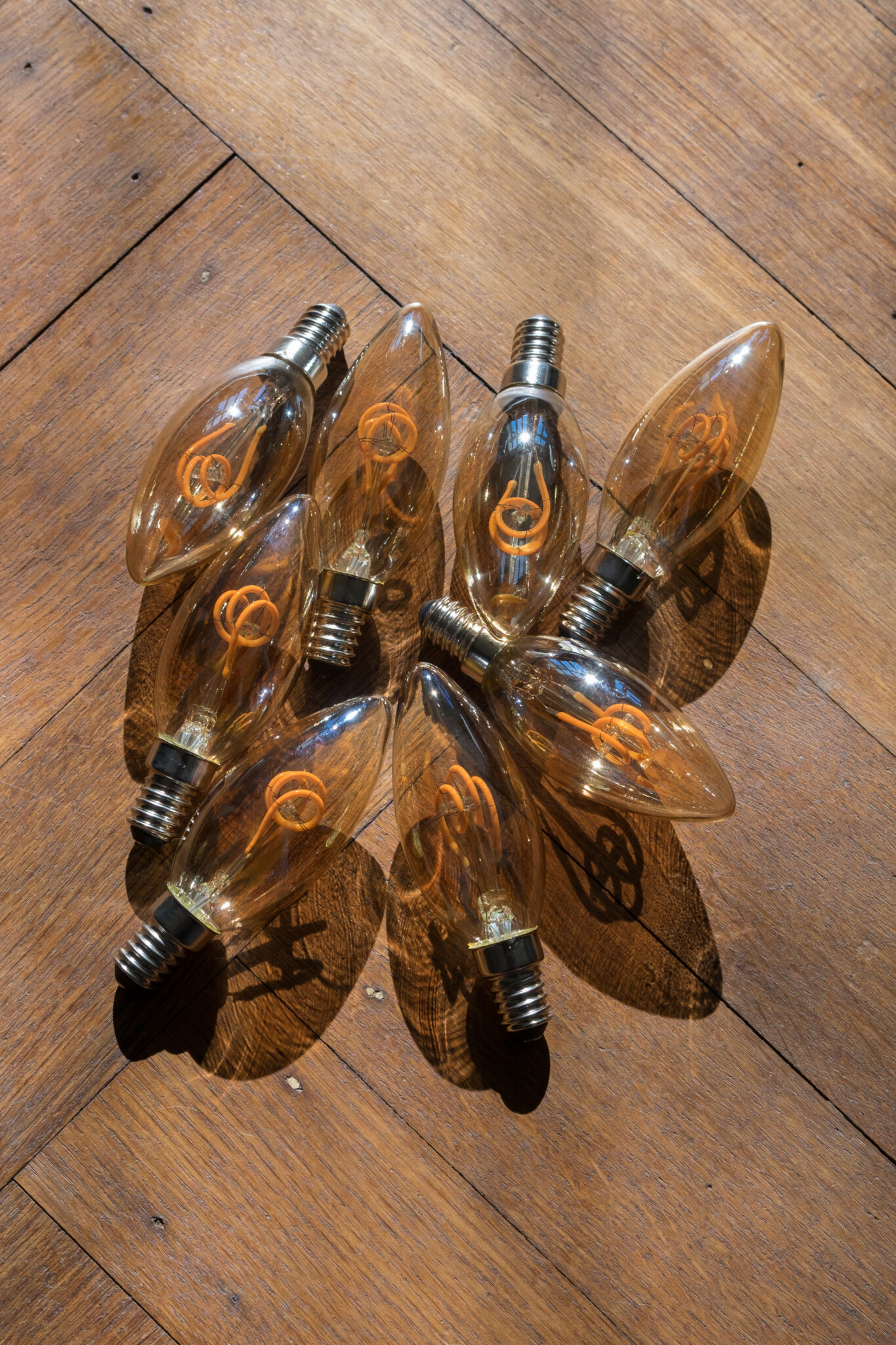 What are the pros and cons associated with both halogen and LED bulbs ...