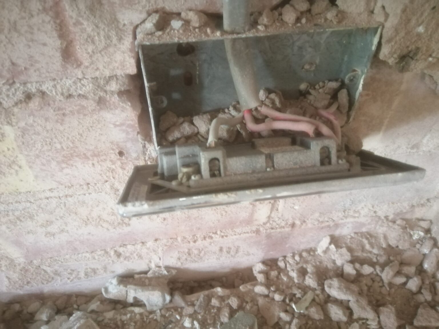 Codebreakers #87 - Professional Electrician