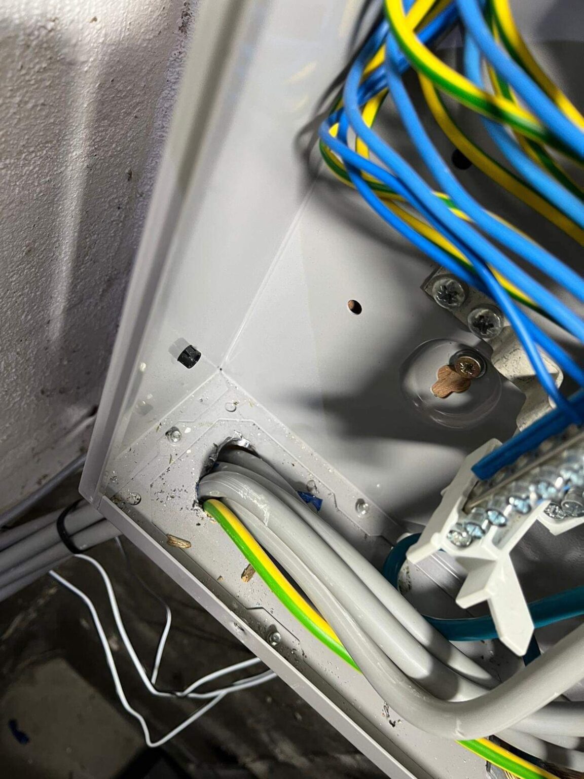 Codebreakers #95 - Professional Electrician